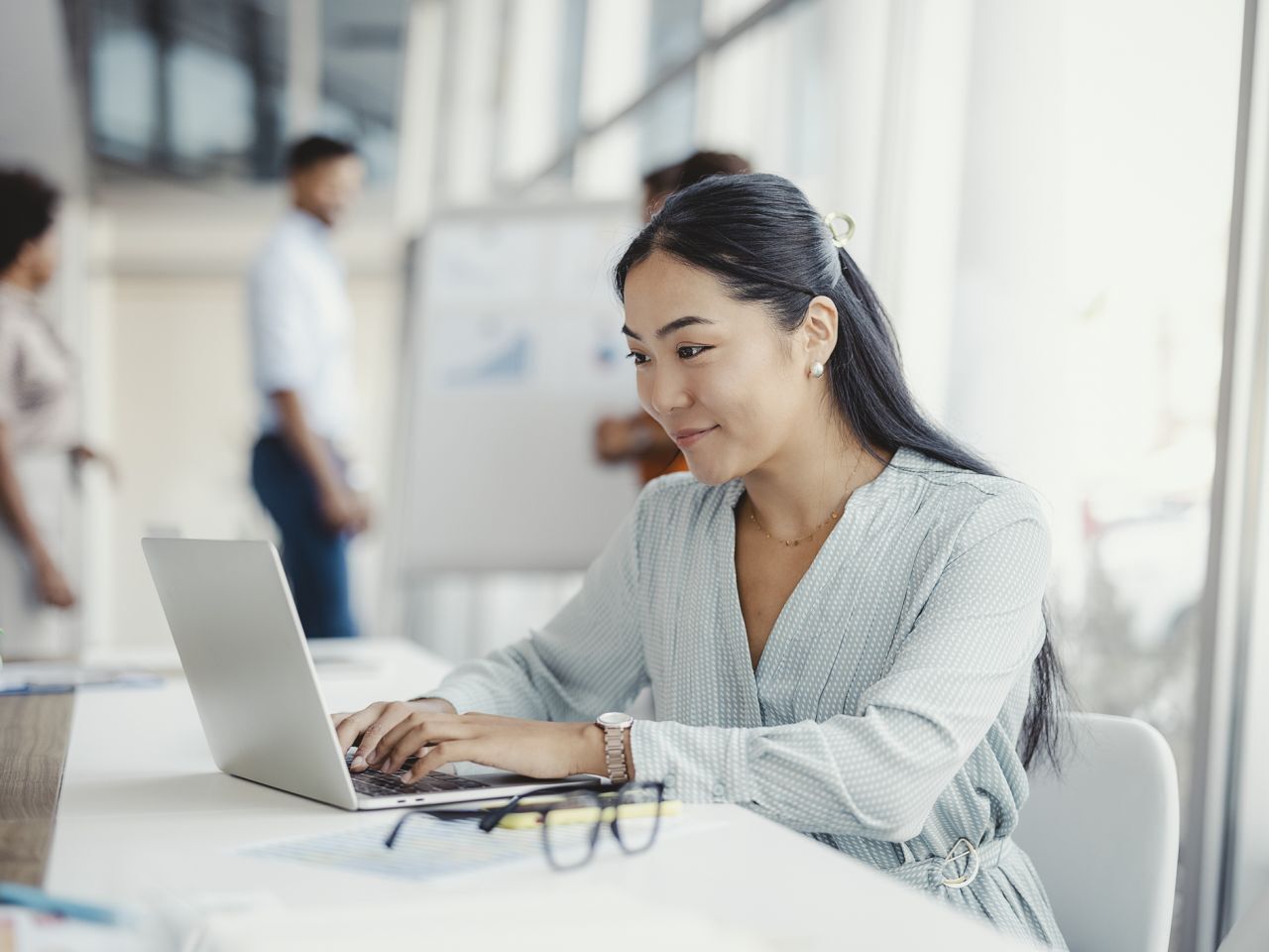 「Linux」でターミナルを使ってファイルをコピーして名前を変更するには - ZDNET Japan