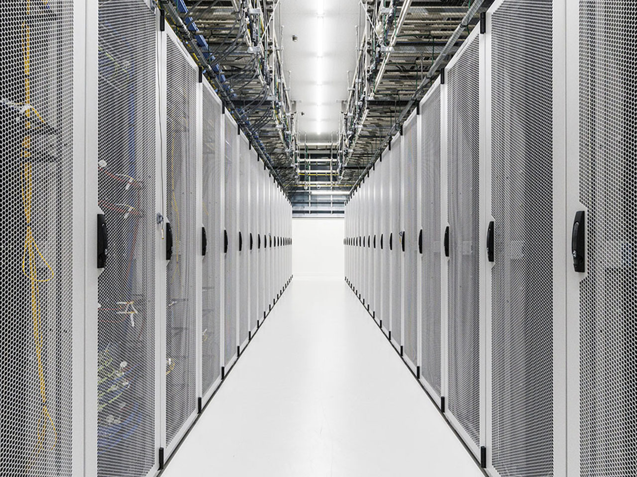 IIJ、白井DCCに「水冷Ready」第3期棟着工--省エネ実現する空調システムも披露 - ZDNET Japan